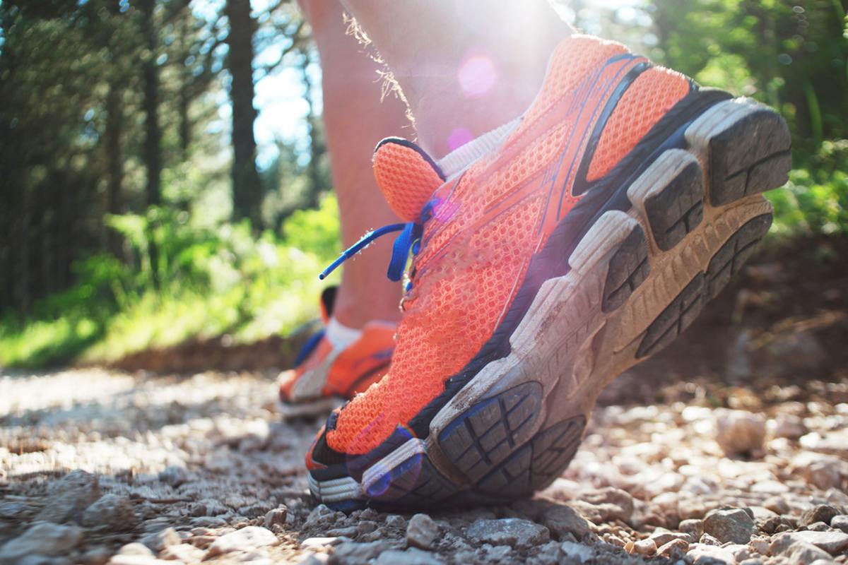 Scarpe comode per camminare: guida completa alla scelta